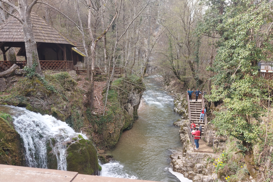 Izvorul şi Cascada Bigăr – Natură