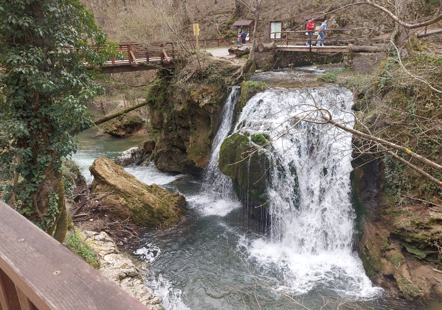 Izvorul şi Cascada Bigăr – Natură